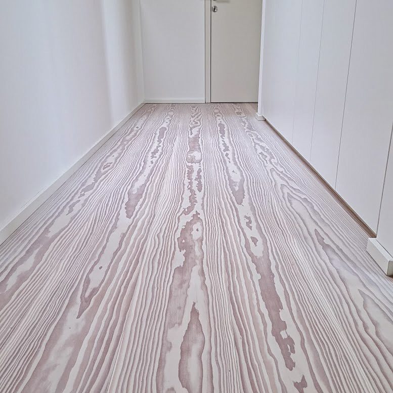 DE - Hergatz | Douglasien Schlossdielen weiss gelaut und weiss geölt ...